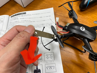 dbpowerドローンDC-014プロペラ交換方法を教えいただきたいです... - Yahoo!知恵袋