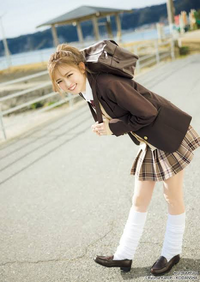 なんで今更ルーズソックスが女子高生のあいだで流行ってるんですか？ - Y2K... - Yahoo!知恵袋