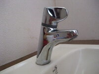 写真の水栓金具イナックス LF－801を使用していますが、蛇口から水漏れを起こす... - 教えて！住まいの先生 - Yahoo!不動産