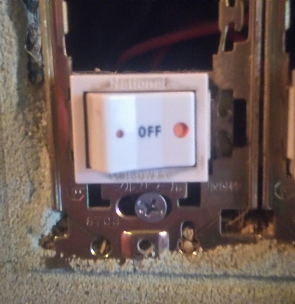 電気工事 スイッチ 下の画像の照明スイッチは今も売っていますか... - 教えて！しごとの先生｜Yahoo!しごとカタログ