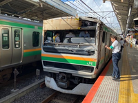 東海道線にて電柱に衝突するという事故に遭ったE231系S14編成の破損... - Yahoo!知恵袋