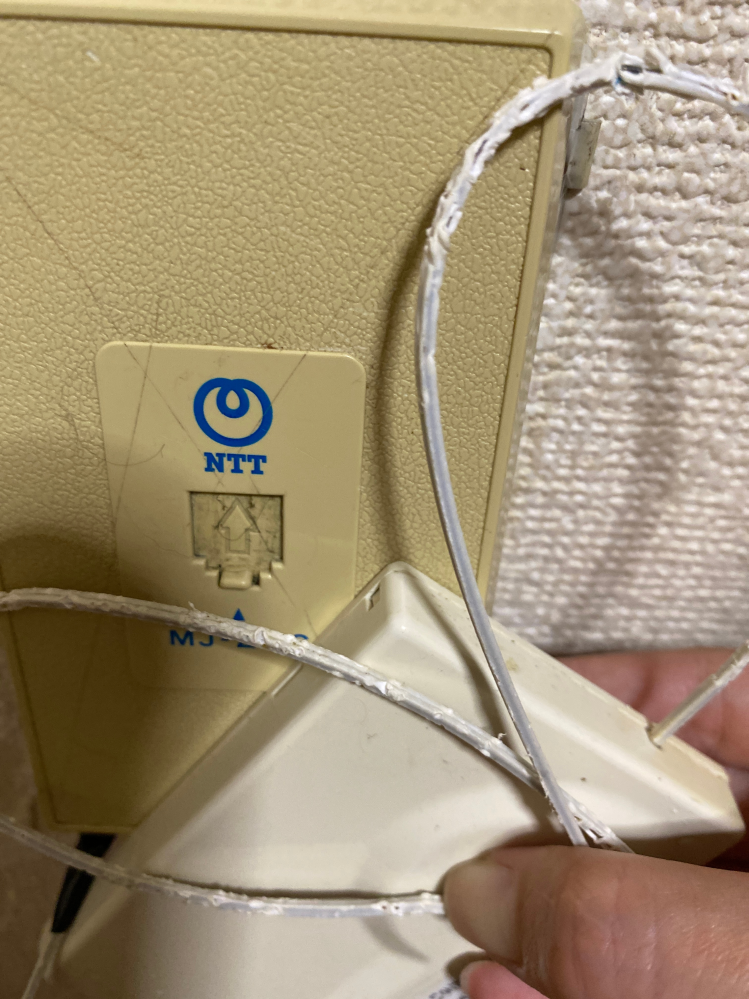 NTTMJ-2WCと書かれたこの差し込み口に、LANケーブルを差し込めば... - Yahoo!知恵袋