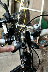 ロードバイクを買ったのですがシフトチェンジを持ち替えなければいけませんこのシ... - Yahoo!知恵袋