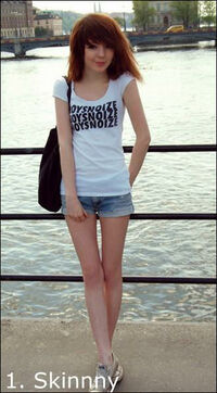 この女性の身長と体重を教えて下さい - 160cm,43kg - Yahoo!知恵袋