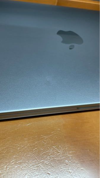 MacBookにこれくらいの凹み兼傷みたいなものがついてしまったん MacBookにこれくらいの凹み兼傷みたいなものがついてしまったん