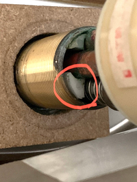 KVK流し台用混合栓KM598のシャワーホースを交換しようと思ってますが、画像の... - 教えて！住まいの先生 - Yahoo!不動産