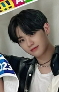 epexのこの黒髪の方の名前を教えてください。epexcixseventeen... - Yahoo!知恵袋