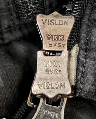 このパタゴニアのダスパーカの2002モデルは本物ですか？ジップはykk... - Yahoo!知恵袋